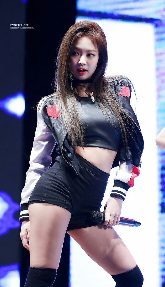 20 Times BLACKPINK's Jennie Showed Off Her Perfect Body Line - Koreaboo
