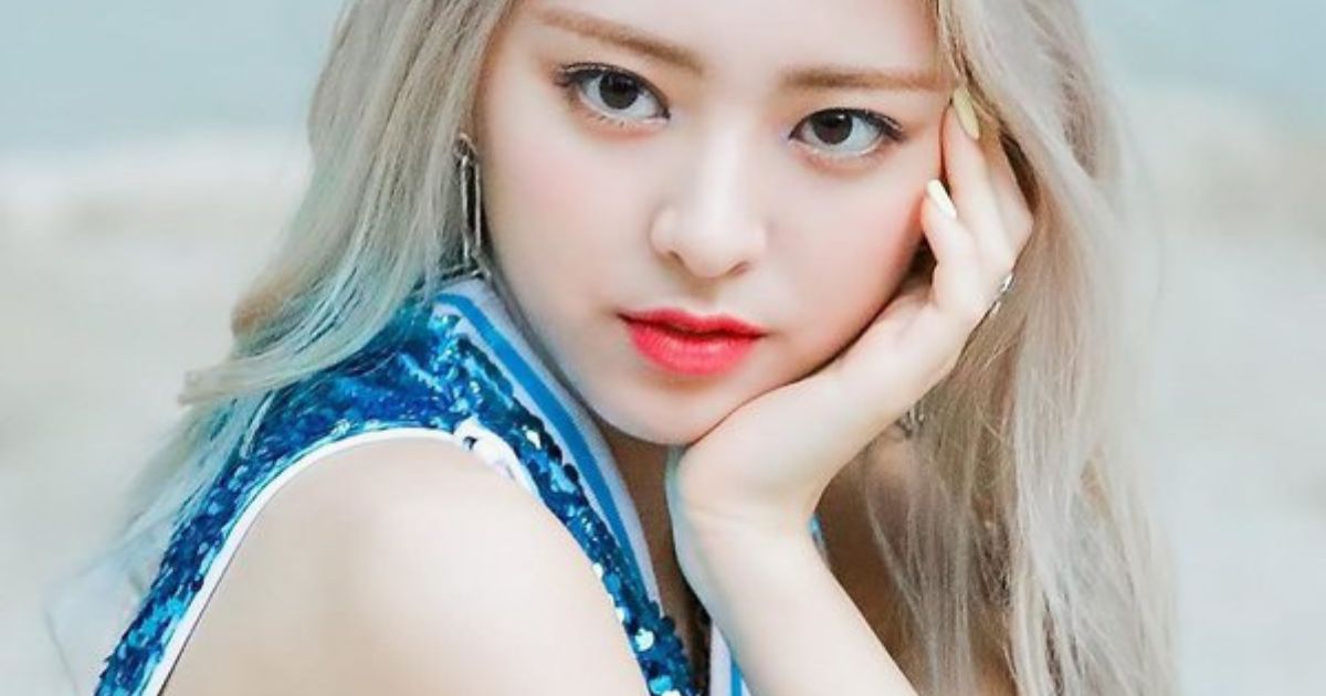 10 GIFs Of ITZY's Yuna That Proves Her Face Card Never Declines - Koreaboo