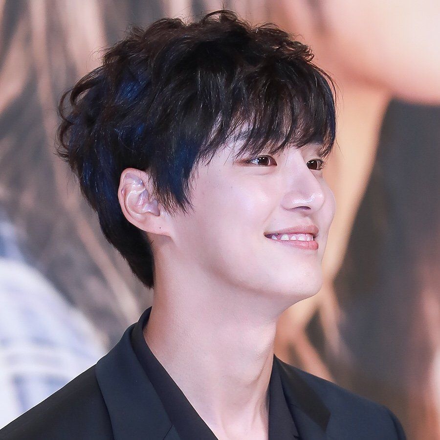 Yoon Shi Yoon Meets A Man's Girlfriend... She's A Plastic Doll - Koreaboo