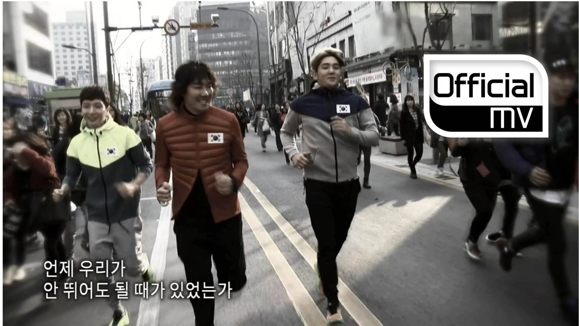 Kim Jang Hoon says "I'll Survive" in the interview version of his MV