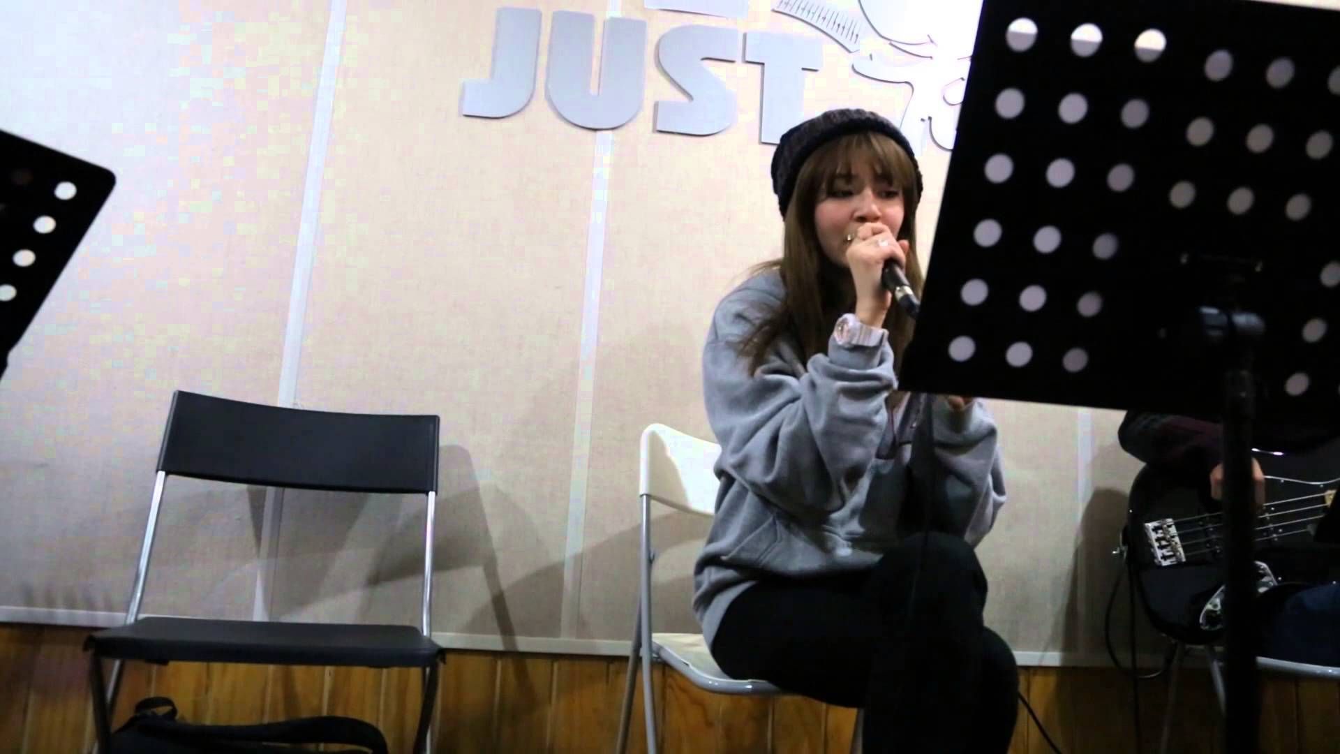 Shannon performs in a live concert practice video