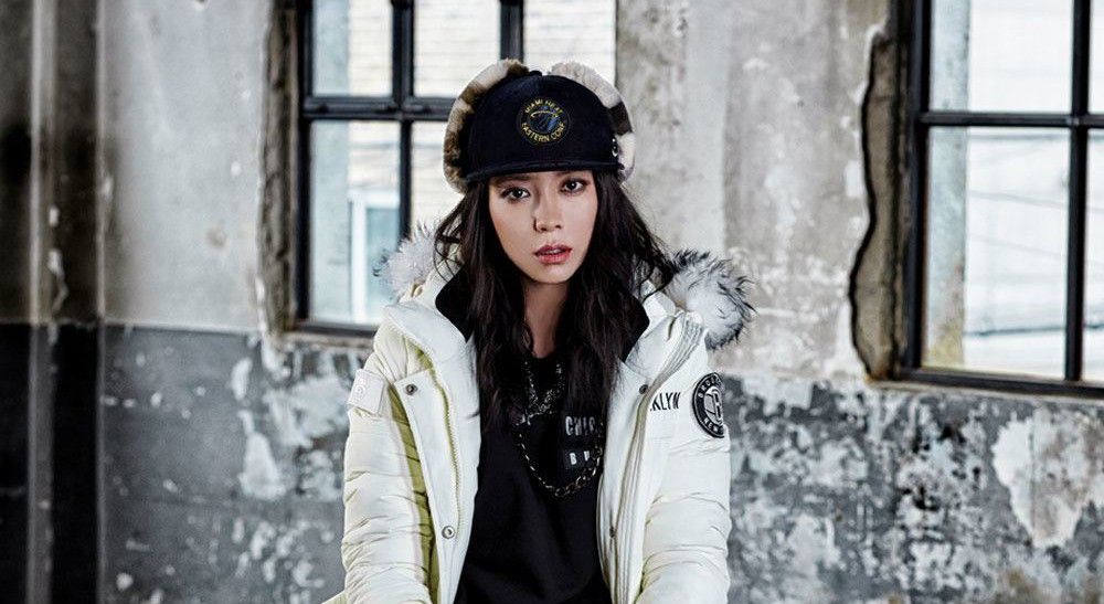 Netizens criticize Song Ji Hyo for showing off her actor-trainee brother - Koreaboo