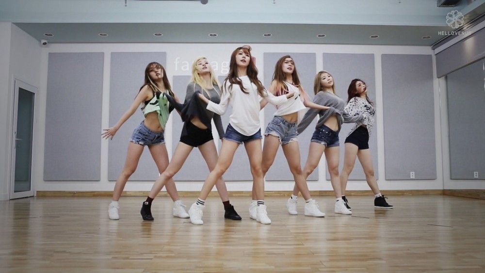 Hello Venus releases dance practice video for "Wiggle Wiggle"