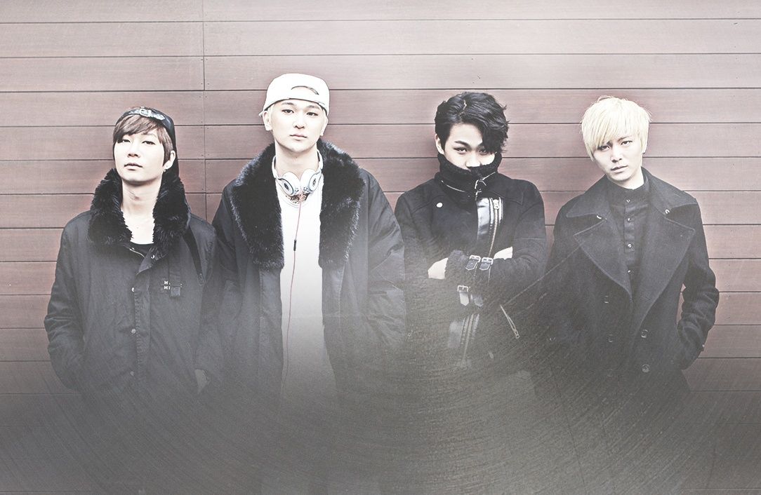 LEDApple unveils group photo of 2015 4-member lineup