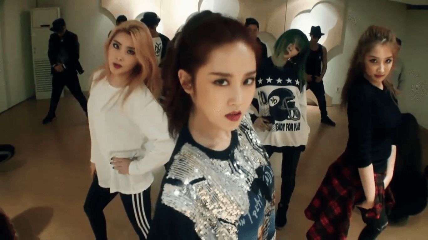 4MINUTE shows you how to get "Crazy" in new dance practice video