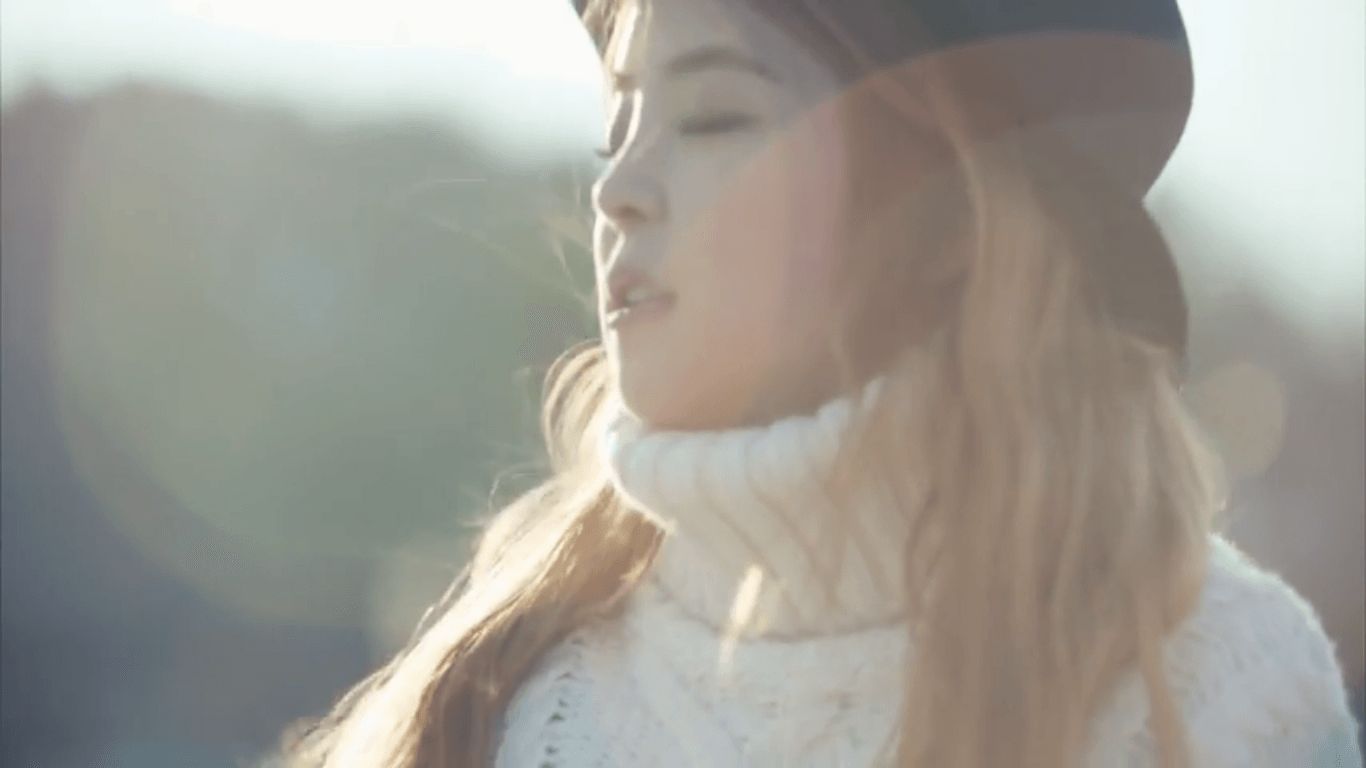 HEYNE shows her doll-like heart in "My Heart" MV