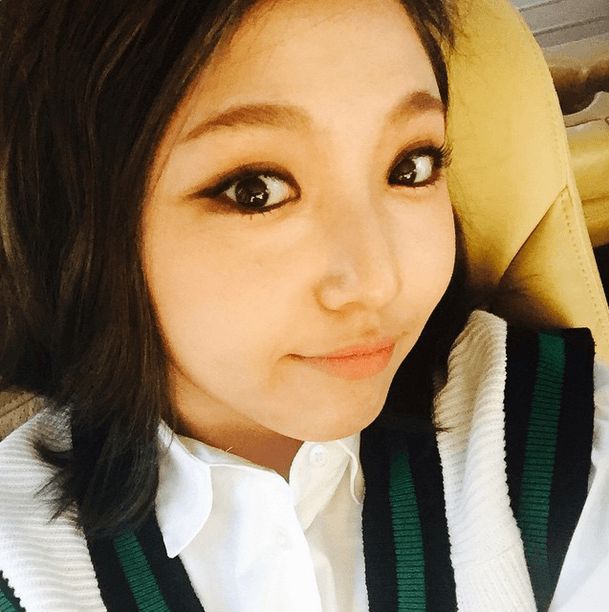 miss A's Min celebrates the opening of H&M in Seoul with a cute selca
