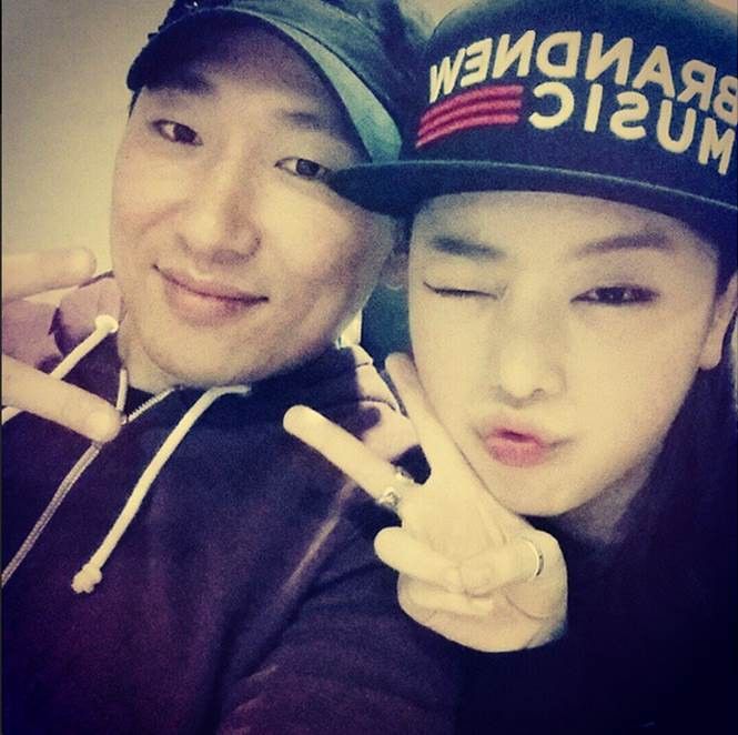 Rhymer teases with Kisum from the recording studio