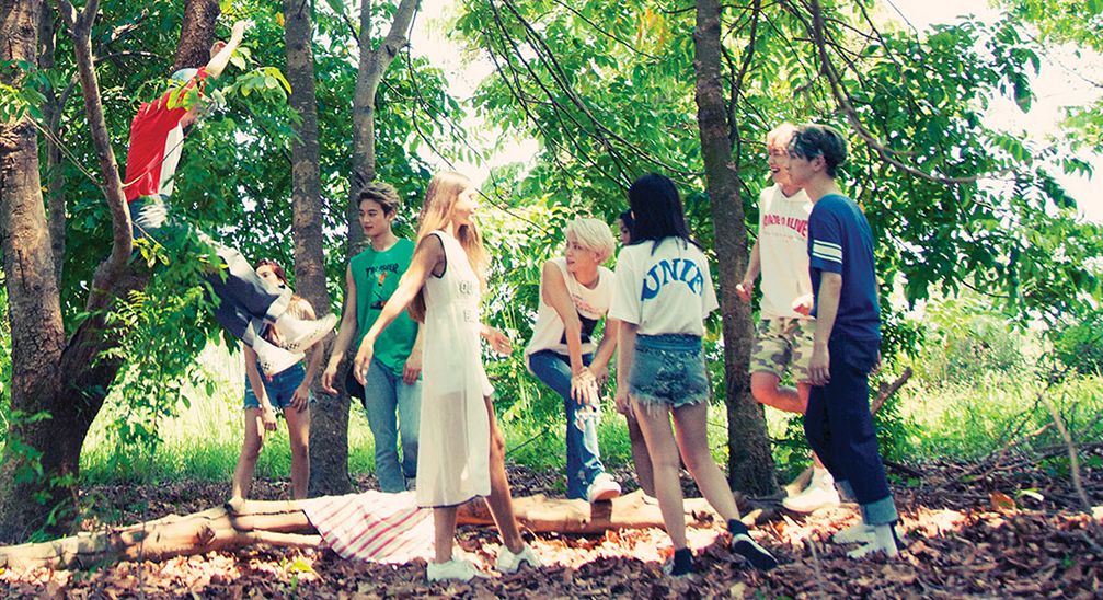 SHINee tops Billboard's World Album Charts with 4th album "Odd"