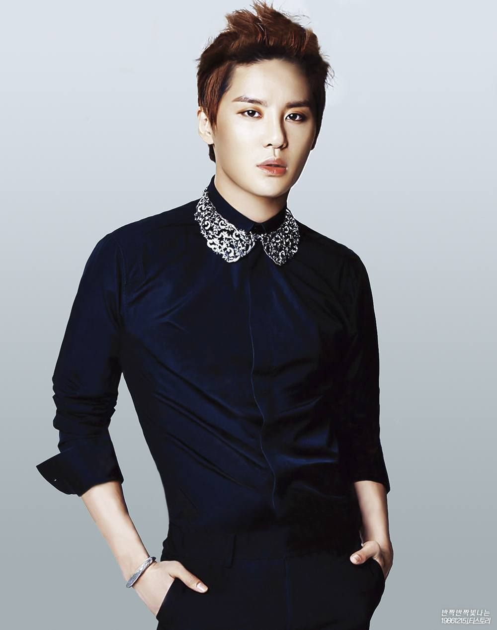 JYJ's Junsu sheds tears during his first on-air performance in six years