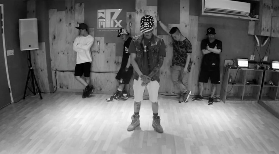 Jay Park dances to the groove of "MOMMAE" in latest choreography MV