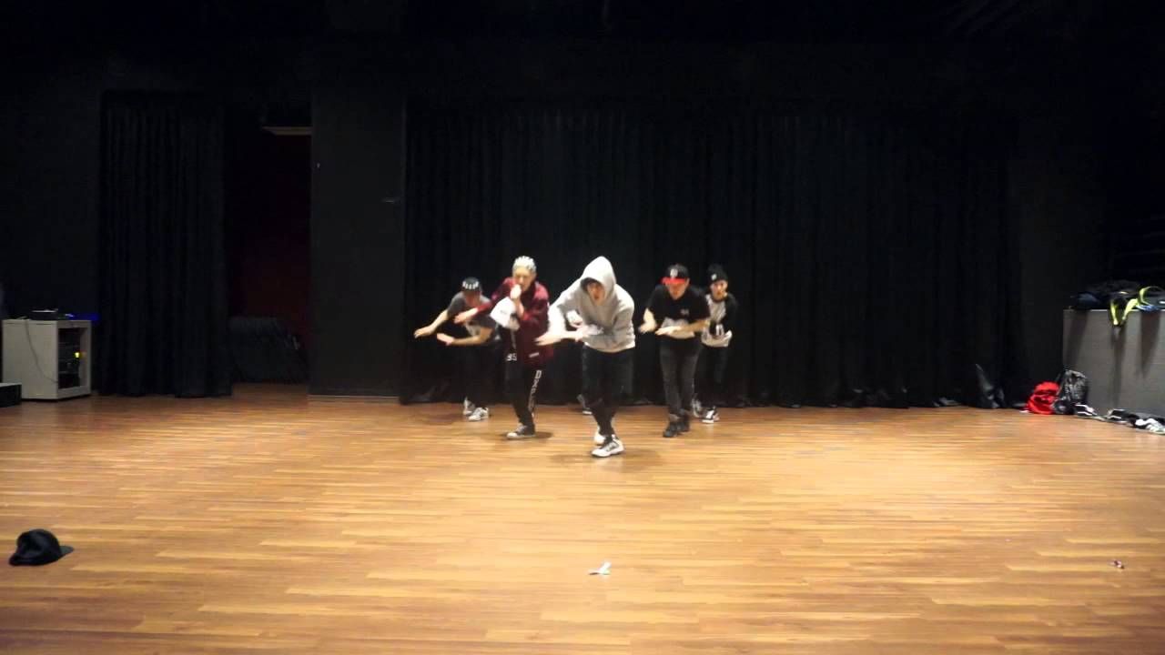"Watch Out" for HOTSHOT through this dance practice MV