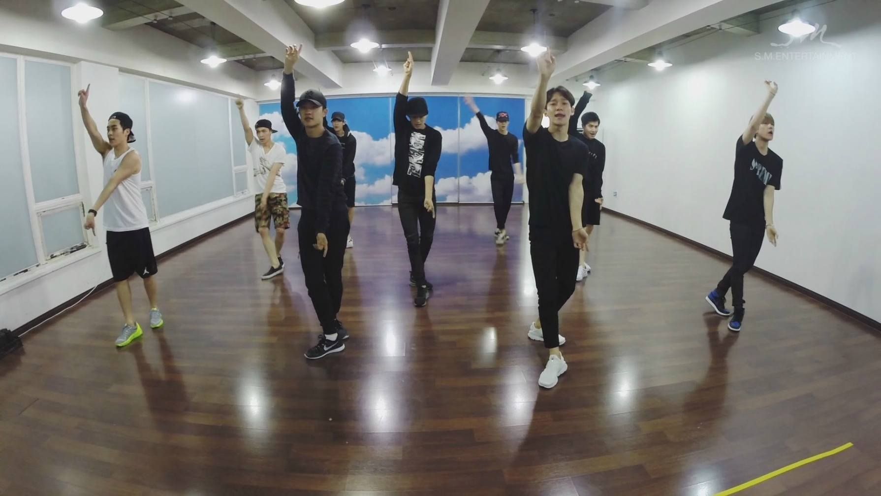 EXO says "Love Me Right" in dance practice video