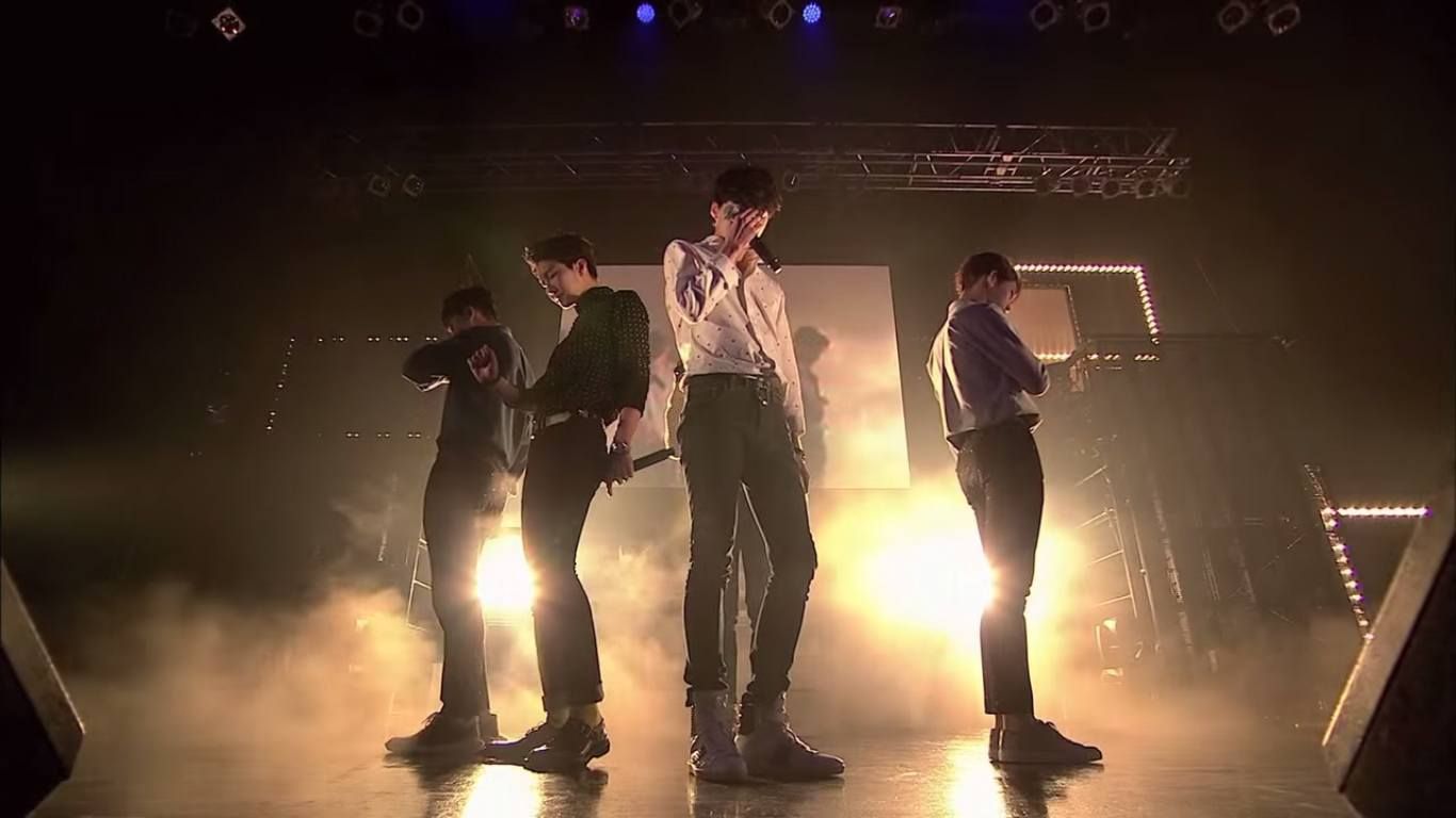 WINNER perform "Go Up" to screaming fans in released clip from their ...