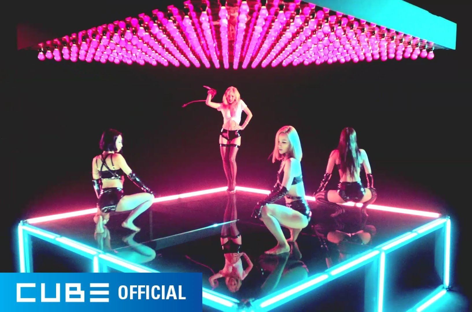 Hyuna releases the sexier and original MV for "Because I'm The Best (Roll Deep)"
