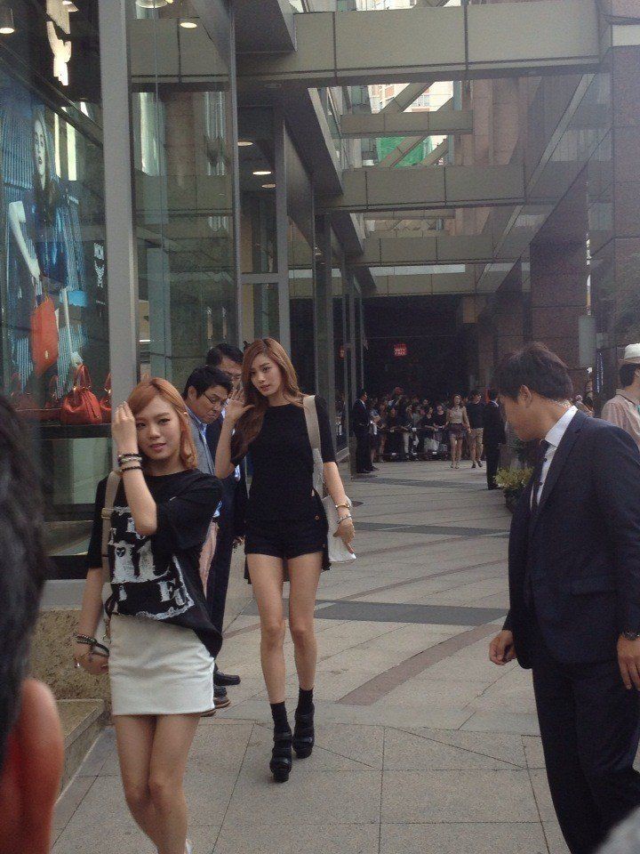 Netizens rave over After School Nana's perfect body figure