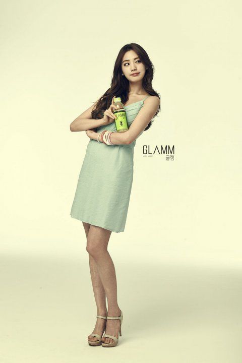 Netizens rave over After School Nana's perfect body figure