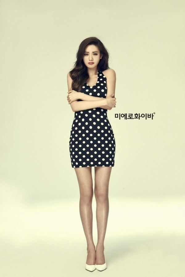 Netizens rave over After School Nana's perfect body figure