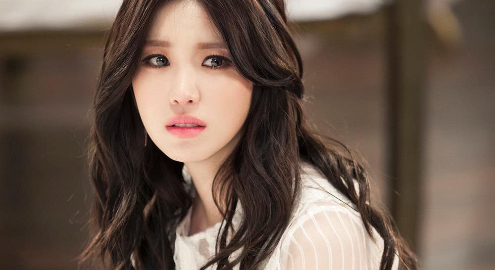 Hyosung is filled with tears in MV image still for upcoming solo ...
