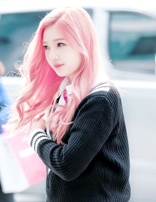 Red Velvet’s Joy shocks fans with sudden pink hair transformation ...
