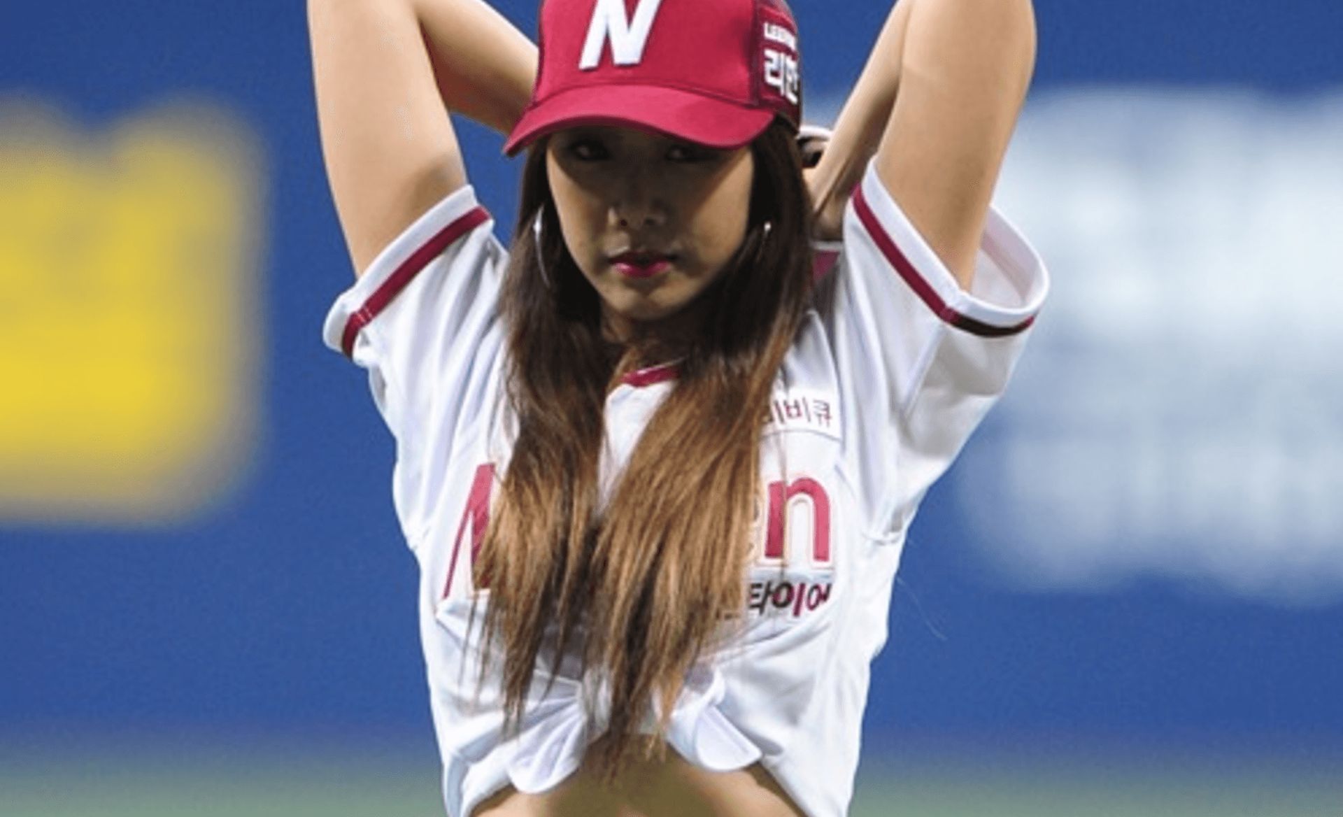 This idol may have the sexiest baseball pitch you've ever seen - Koreaboo