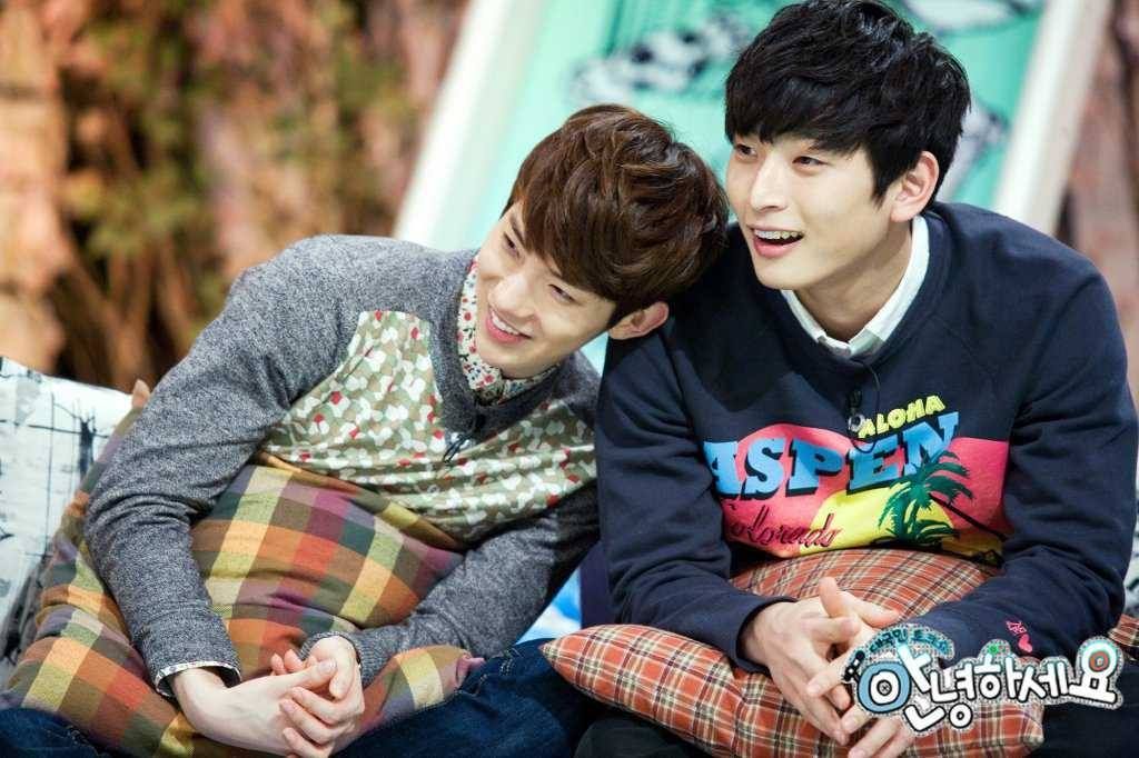 Jo Kwon and Jinwoon reunite at the gym in latest photo - Koreaboo