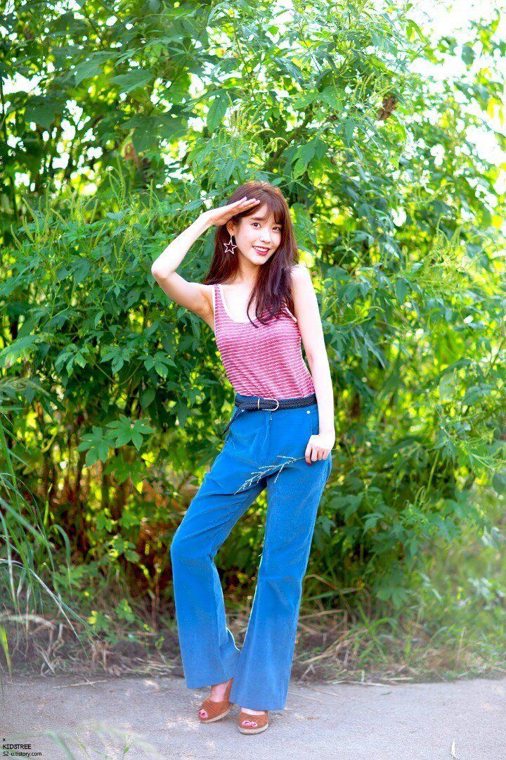 IU dresses up like a hippie in this 70s themed photoshoot you never ...