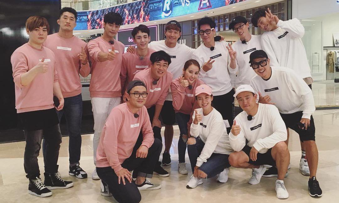 Key shares friendly picture between Running Man and Avengers team ...