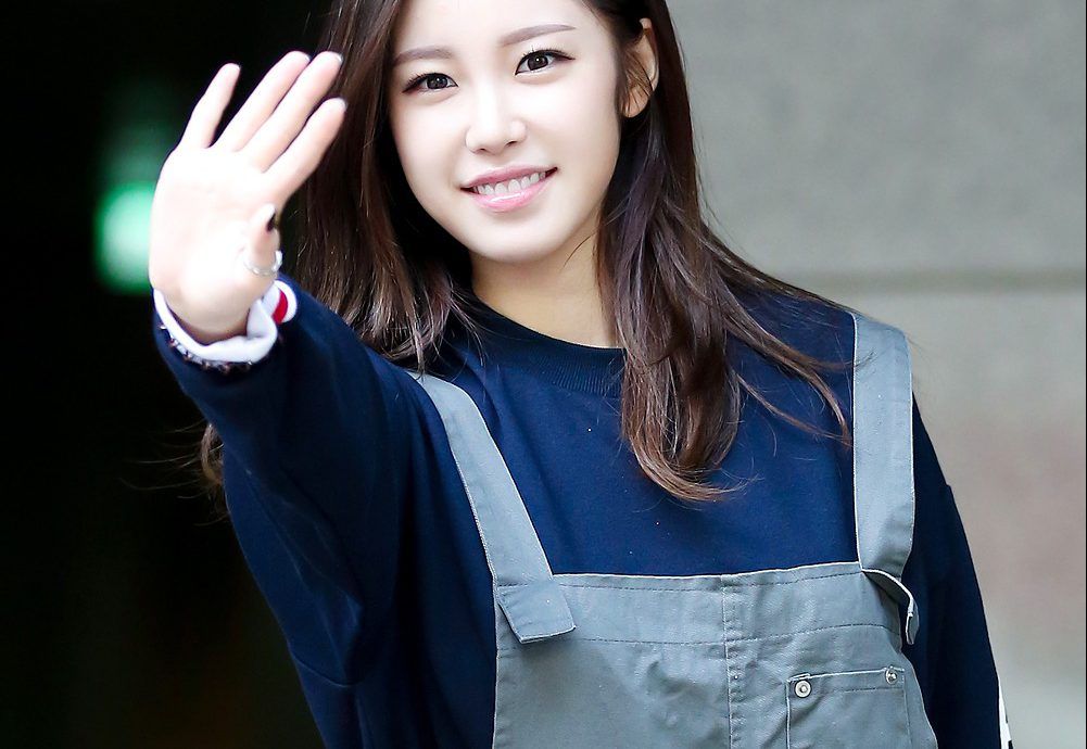 Hyosung transforms from plumber into fashion god at Seoul Fashion Week ...