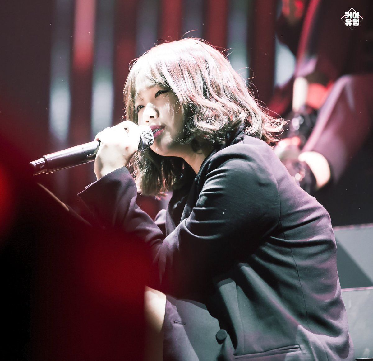 Yoojung Falls On The Stage During I.O.I's Final Concert - Koreaboo