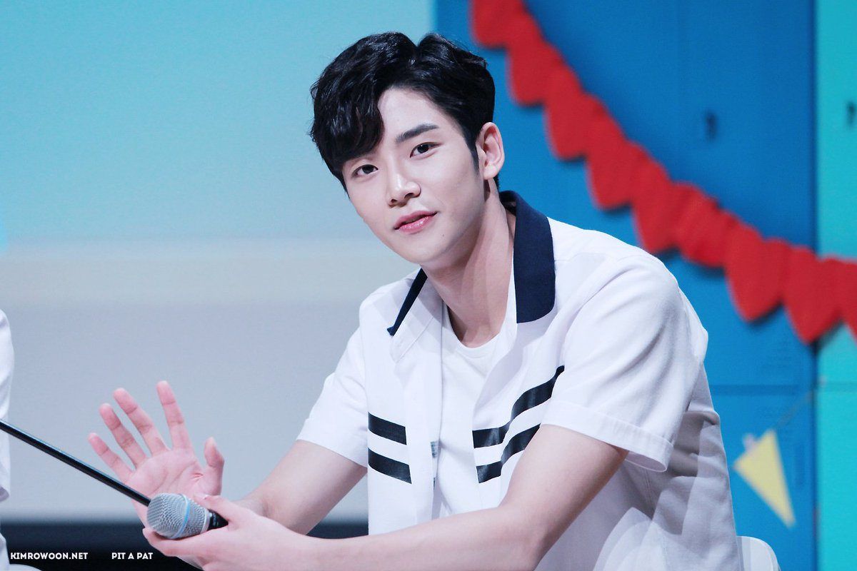 SF9 Rawoon Doesn't Know How to Take a Selfie - Koreaboo