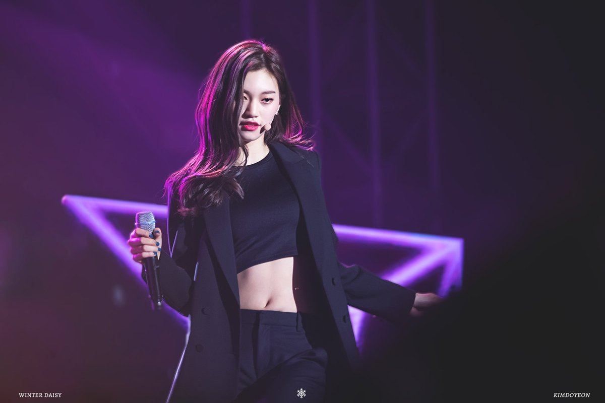 Doyeon gets her first modeling contract with Maybelline after I.O.I's ...