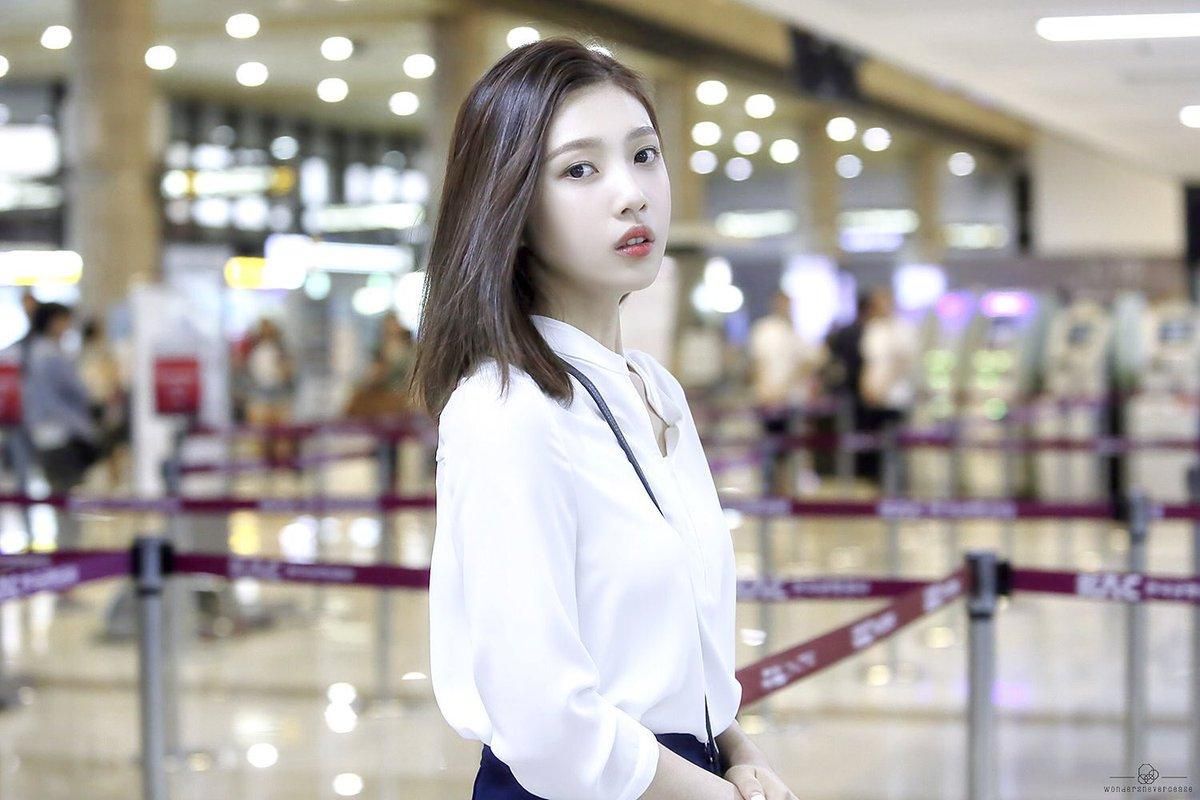 Red Velvet Joy Nearly Injures Herself During Live Performance Of ...