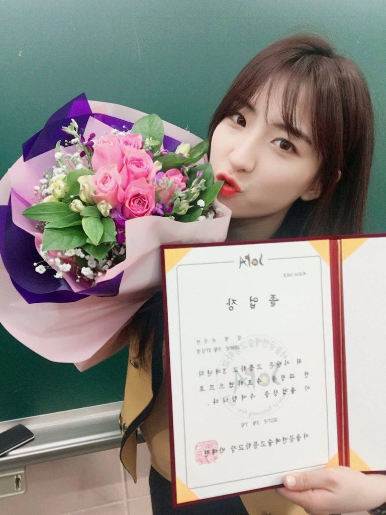 Graduation Photos Released Of Popular Idols Who Just Graduated High ...