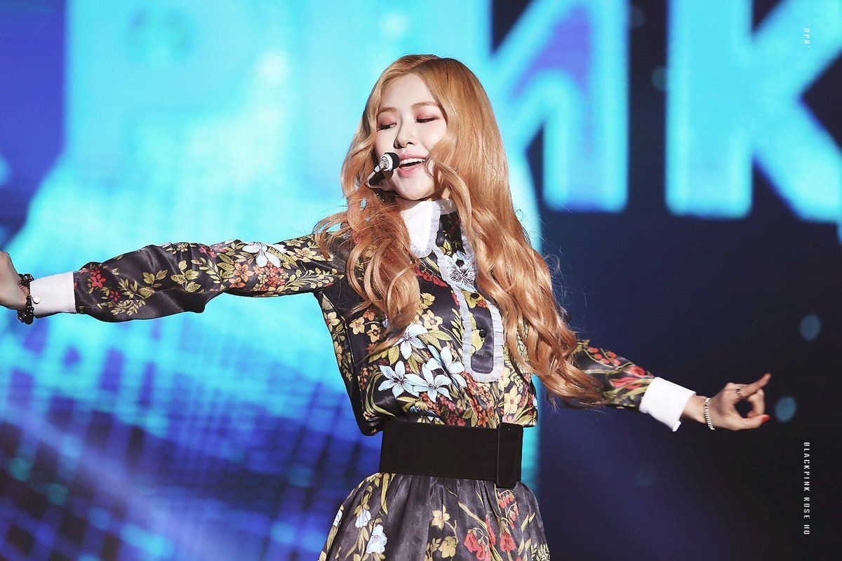 BLACKPINK's Rose Reveals The Actual Size of Her Tiny Waist - Koreaboo