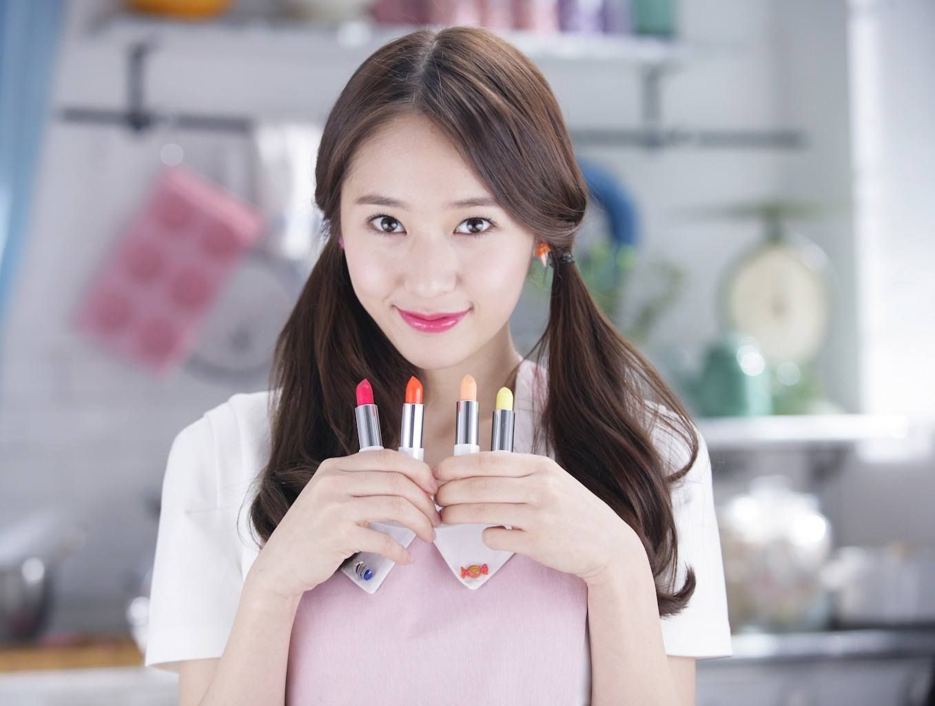 5 Simple Tricks Koreans Use To Find Their Skin Tone - Koreaboo