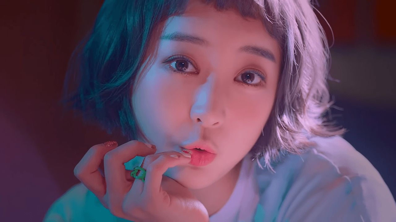 EXID Hyerin's new look makes her look like Krystal's twin - Koreaboo