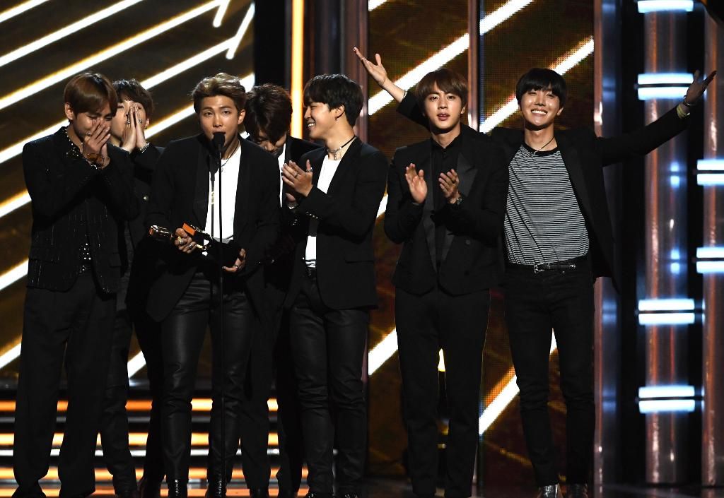 Relive BTS Winning "Top Social Artist" At The Billboard Music Awards ...