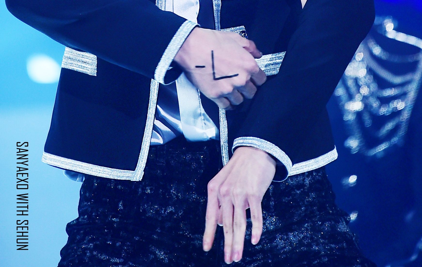 EXO Sehun Puts A Special Mark On His Hand To Show His Love For EXO-Ls ...