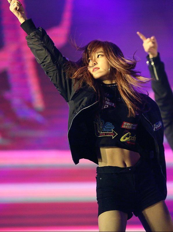 7 Female Idols With The Sexiest Abs In K-Pop - Koreaboo
