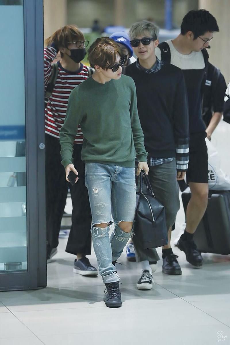 22 Pictures of BTS Jimin In Jeans You Didn't Know You Needed - Koreaboo