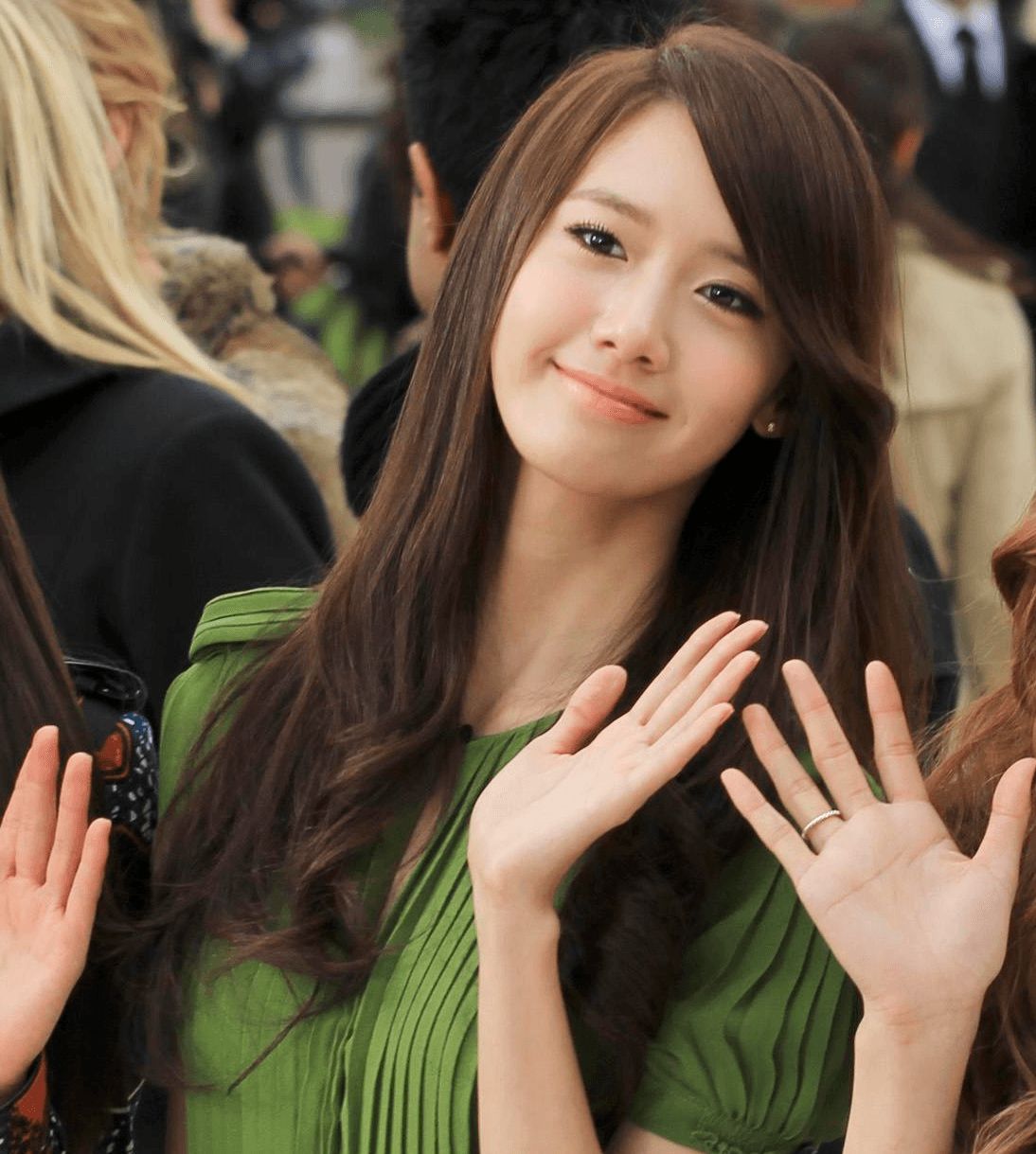 10 Photos Of Yoona From 2007 ~ 2017 Show She Literally Never Ages ...