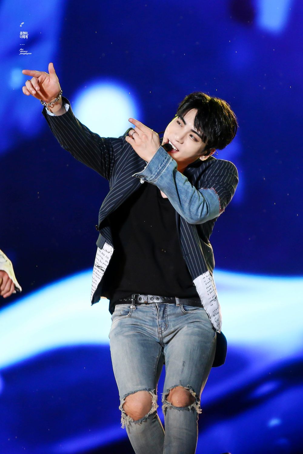 SHINee Jonghyun's Blazer Sparks Controversy For Displaying A Suicide ...