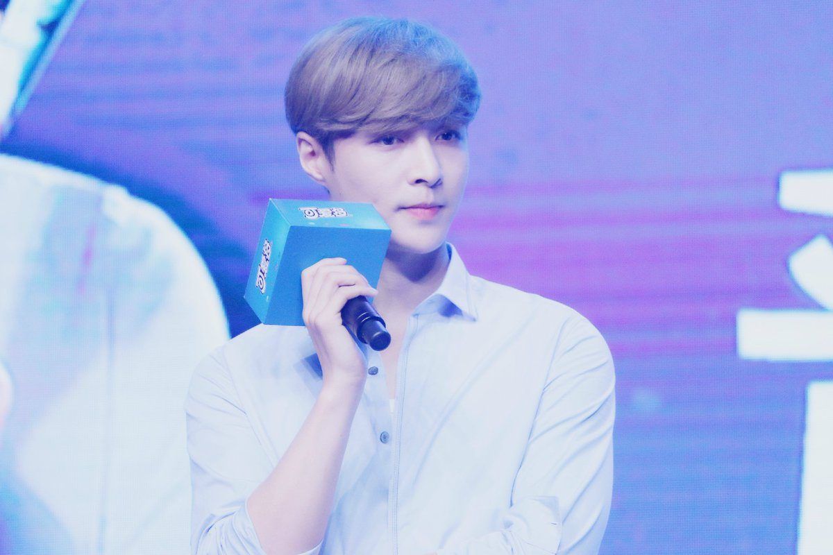 20 Recent Glamorous Pictures of Lay To Remind You Of His Perfect Face ...