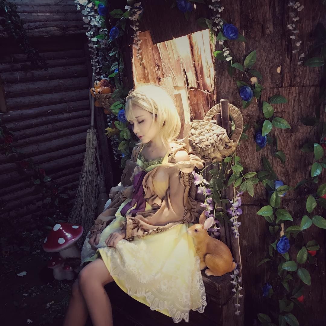 Popular Cosplayer Dies After Drowning In Tragic Photoshoot Accident ...