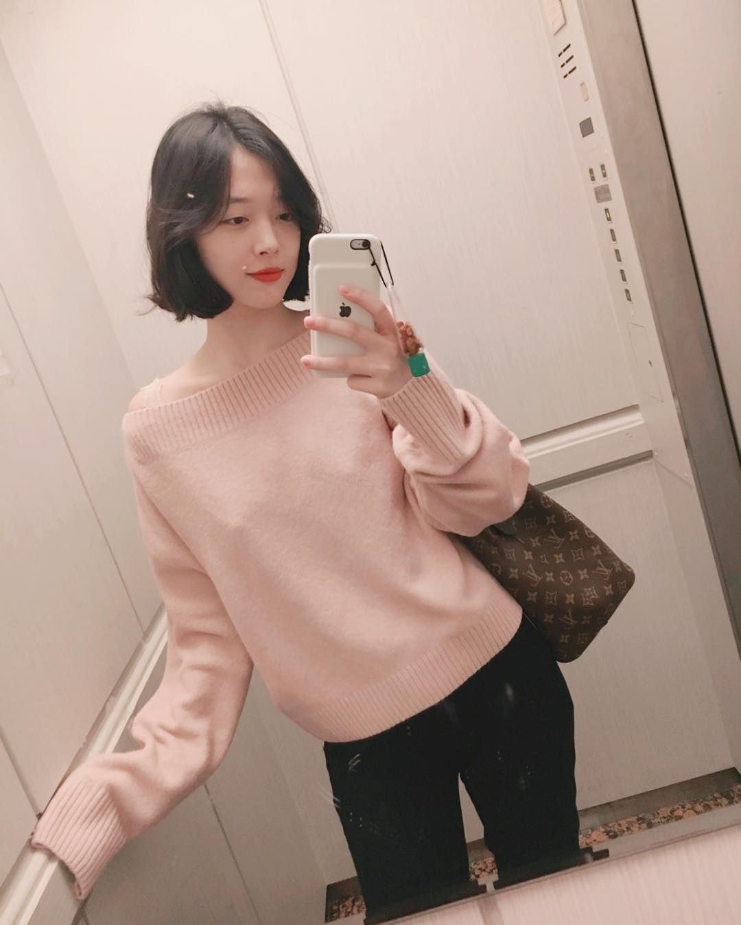 Sulli Doesn't Wear A Bra Again...Koreans React Positively - Koreaboo