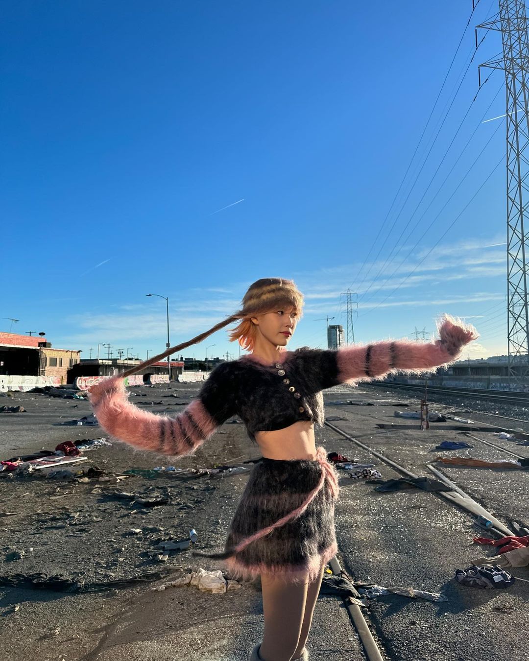 IU Tries Out The "Exposed Bra" Trend, Showing Off Her Abs In The Process - Koreaboo