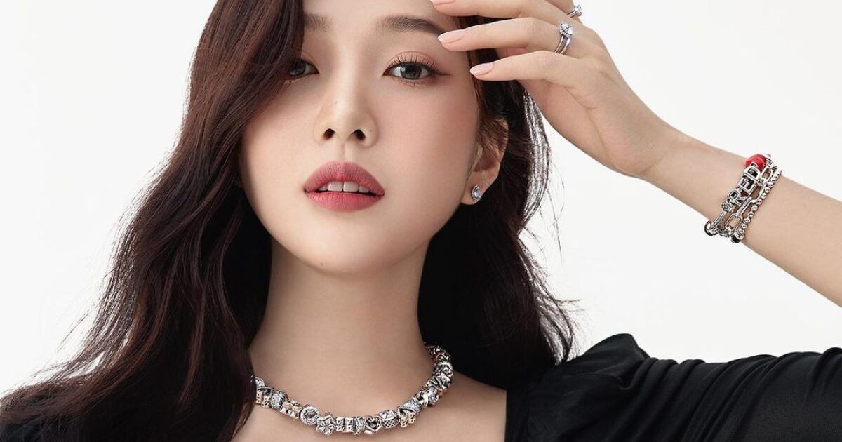 Red Velvet Joy's Secret Flirting Technique Actually Makes A Lot Of ...