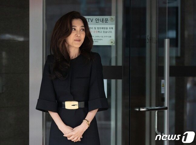 The Uncanny Similarities “Queen Of Tears” Bears With A Real-life ...