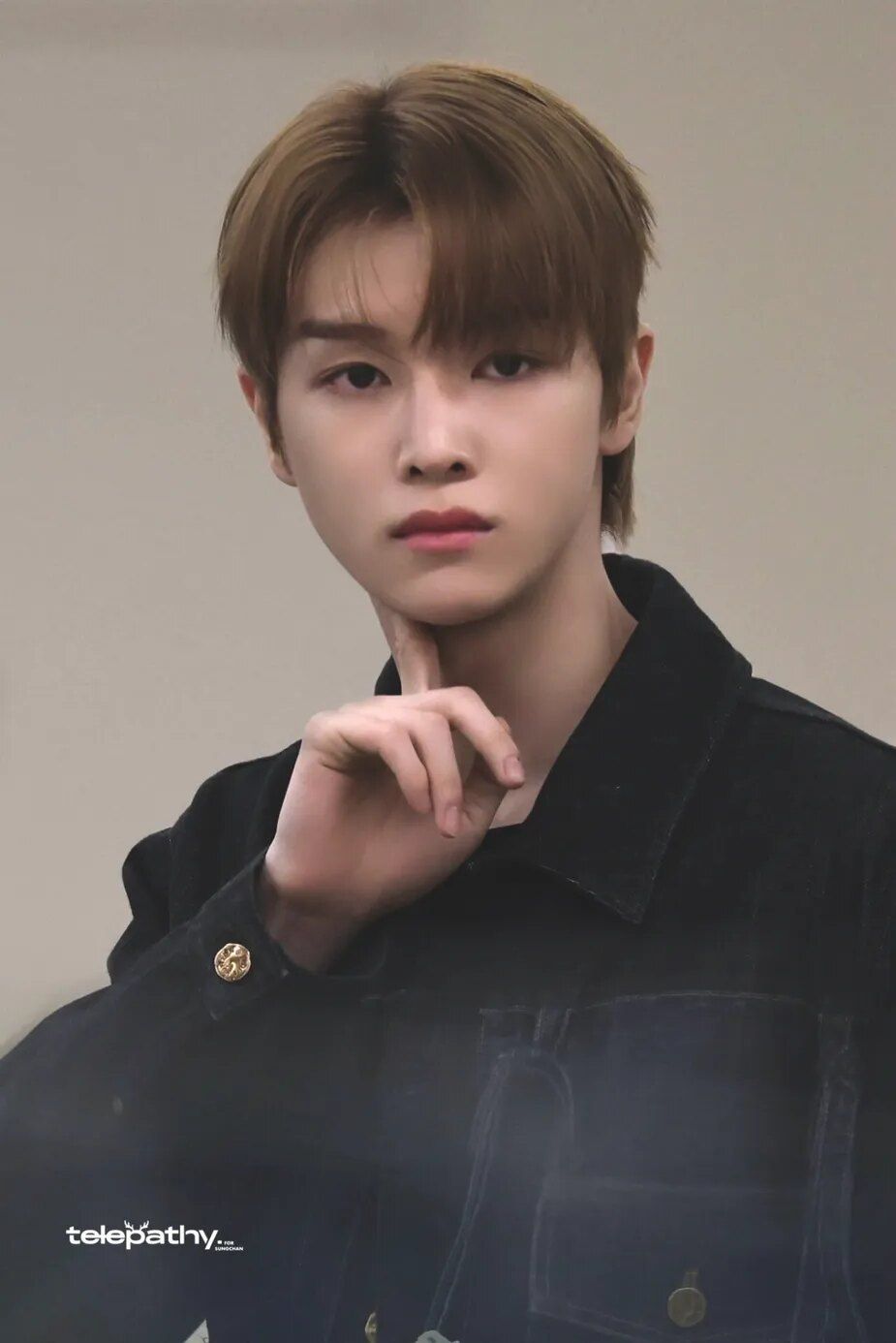 RIIZE's Sungchan Is Going Viral... For His Bluetooth Earphones - Koreaboo